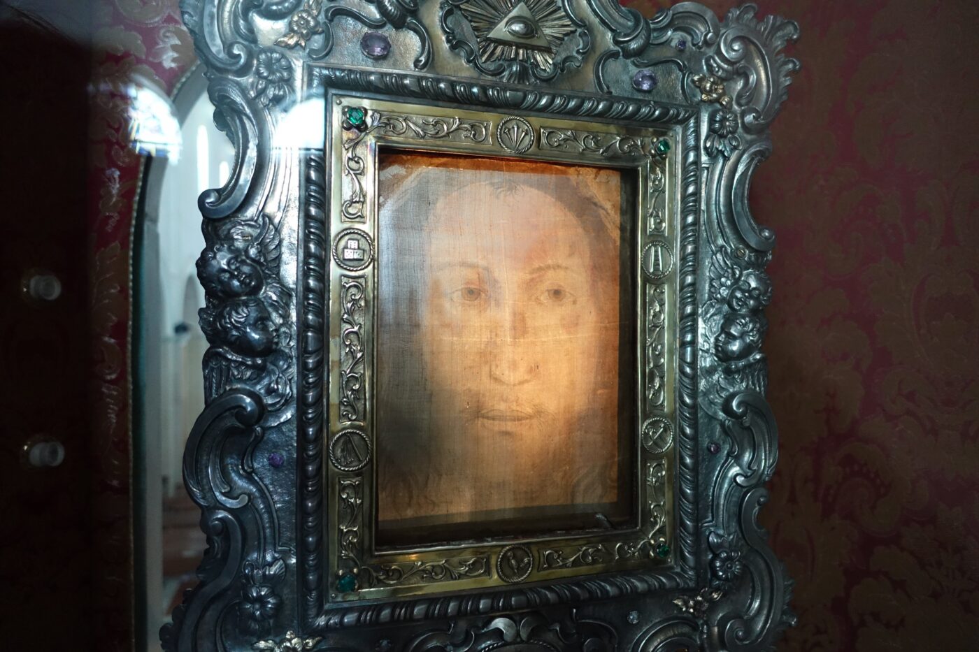 The Mysterious Holy Veil of Manoppello - Catholic Exchange